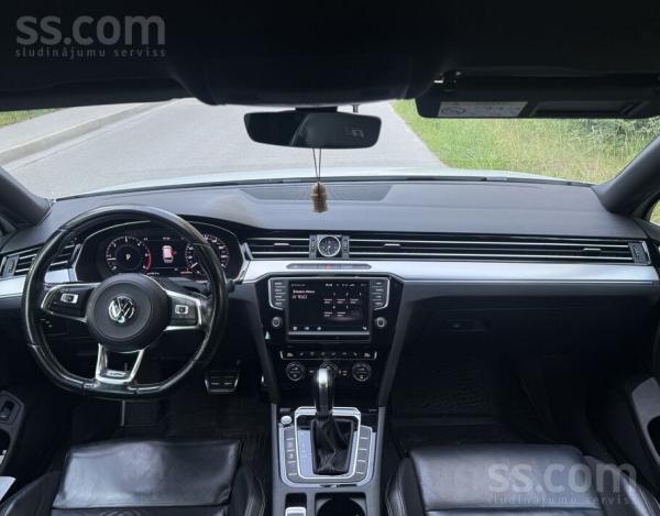 White Volkswagen Passat B8 2016 in Jurmala, with an engine capacity of 2.00 L and mileage of 253 thousand km for 14200 €, photo 8 on AUTOMOTO.COM.LV