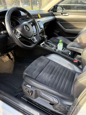 Balts Volkswagen Passat B8 2016 Rīga, ar dzinēja tilpumu 2.00 L un nobraukumu 440 tūkst. km par 6500 €, foto 5 vietnē AUTOMOTO.COM.LV