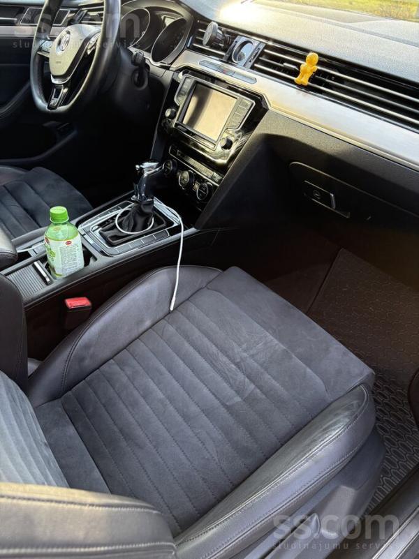 White Volkswagen Passat B8 2016 in Riga, with an engine capacity of 2.00 L and mileage of 440 thousand km for 6500 €, photo 6 on AUTOMOTO.COM.LV