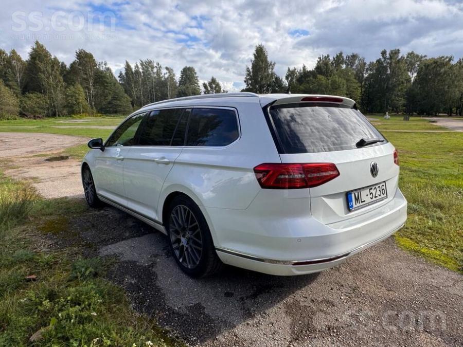 White Volkswagen Passat B8 2016 in Riga, with an engine capacity of 2.00 L and mileage of 351 thousand km for 11500 €, photo 4 on AUTOMOTO.COM.LV