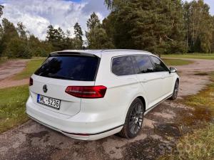White Volkswagen Passat B8 2016 in Riga, with an engine capacity of 2.00 L and mileage of 351 thousand km for 11500 €, photo 5 on AUTOMOTO.COM.LV