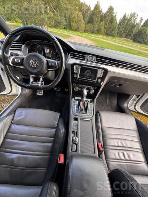 White Volkswagen Passat B8 2016 in Riga, with an engine capacity of 2.00 L and mileage of 351 thousand km for 11500 €, photo 6 on AUTOMOTO.COM.LV