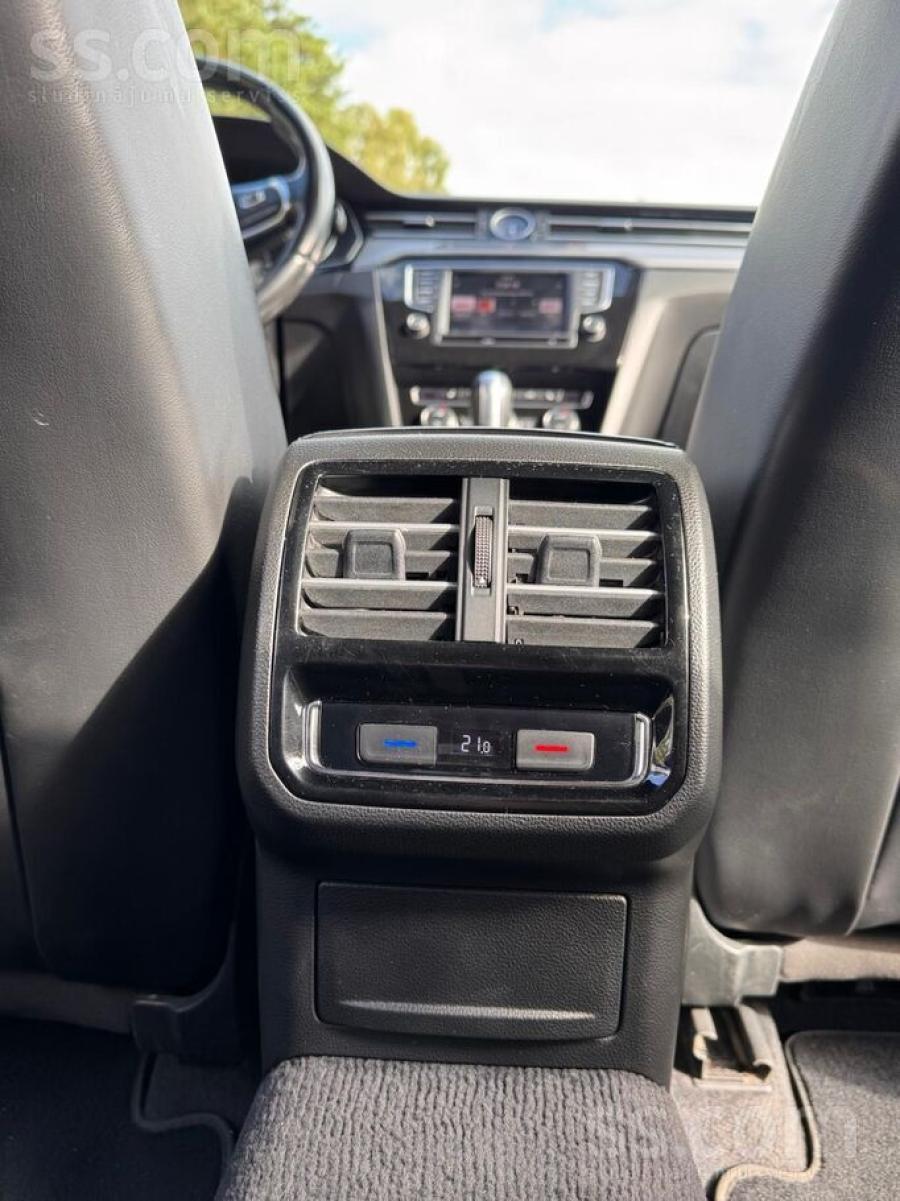 White Volkswagen Passat B8 2016 in Riga, with an engine capacity of 2.00 L and mileage of 351 thousand km for 11500 €, photo 9 on AUTOMOTO.COM.LV