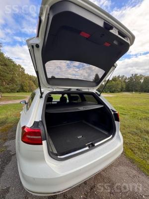 White Volkswagen Passat B8 2016 in Riga, with an engine capacity of 2.00 L and mileage of 351 thousand km for 11500 €, photo 15 on AUTOMOTO.COM.LV