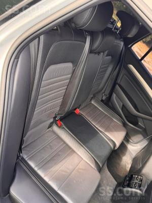 White Volkswagen Passat B8 2016 in Riga, with an engine capacity of 2.00 L and mileage of 351 thousand km for 11500 €, photo 16 on AUTOMOTO.COM.LV