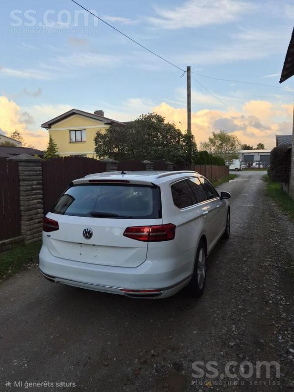 Volkswagen Passat B8 2016 in Liepaja on AUTOMOTO.COM.LV White Volkswagen Passat B8 2016 in Liepaja, with an engine capacity of 1.40 L and mileage of 240 thousand km for 10499 €, photo 4 on AUTOMOTO.COM.LV
