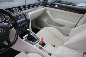 White Volkswagen Passat B8 2016 in Tukums, with an engine capacity of 2.00 L and mileage of 230 thousand km for 10500 €, photo 8 on AUTOMOTO.COM.LV