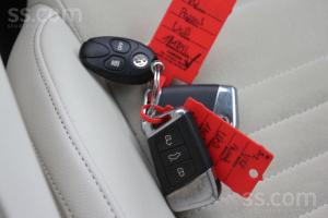 White Volkswagen Passat B8 2016 in Tukums, with an engine capacity of 2.00 L and mileage of 230 thousand km for 10500 €, photo 10 on AUTOMOTO.COM.LV