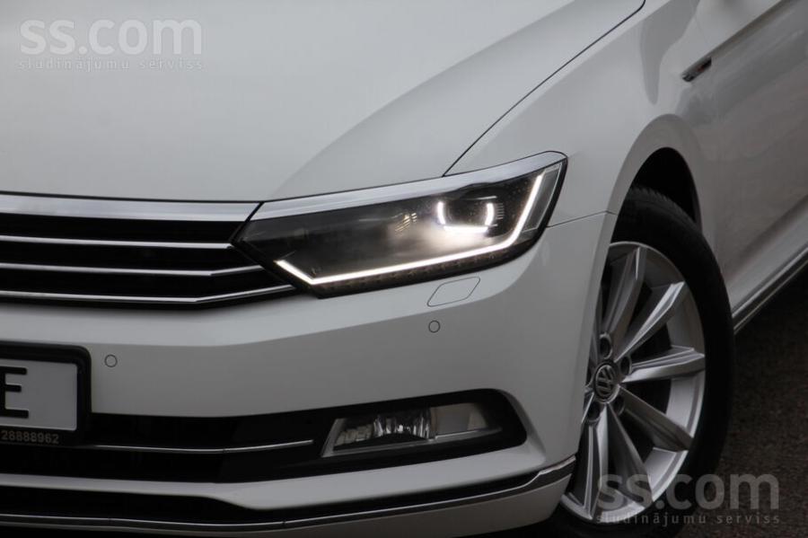 White Volkswagen Passat B8 2016 in Tukums, with an engine capacity of 2.00 L and mileage of 230 thousand km for 10500 €, photo 13 on AUTOMOTO.COM.LV