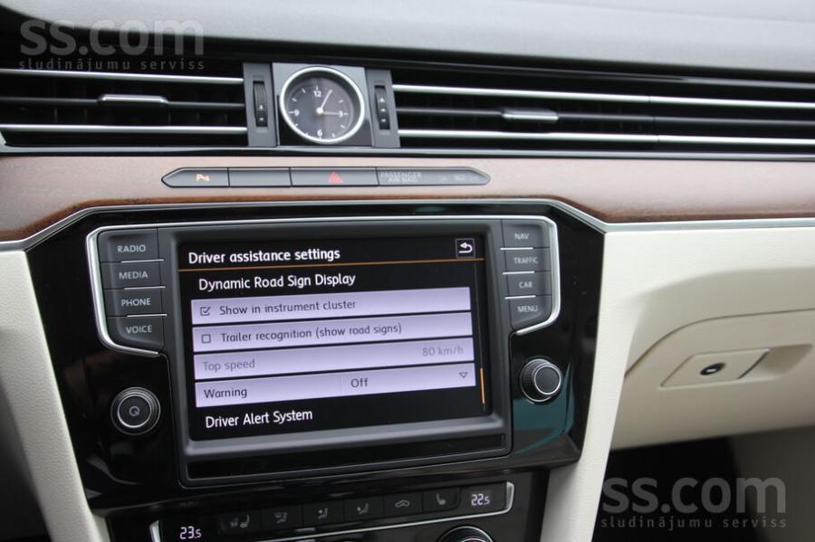 White Volkswagen Passat B8 2016 in Tukums, with an engine capacity of 2.00 L and mileage of 230 thousand km for 10500 €, photo 17 on AUTOMOTO.COM.LV