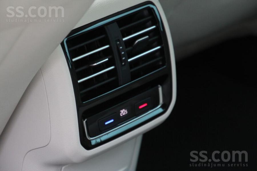White Volkswagen Passat B8 2016 in Tukums, with an engine capacity of 2.00 L and mileage of 230 thousand km for 10500 €, photo 18 on AUTOMOTO.COM.LV