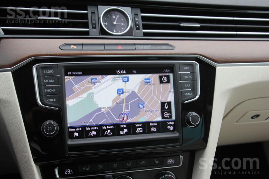 White Volkswagen Passat B8 2016 in Tukums, with an engine capacity of 2.00 L and mileage of 230 thousand km for 10500 €, photo 24 on AUTOMOTO.COM.LV