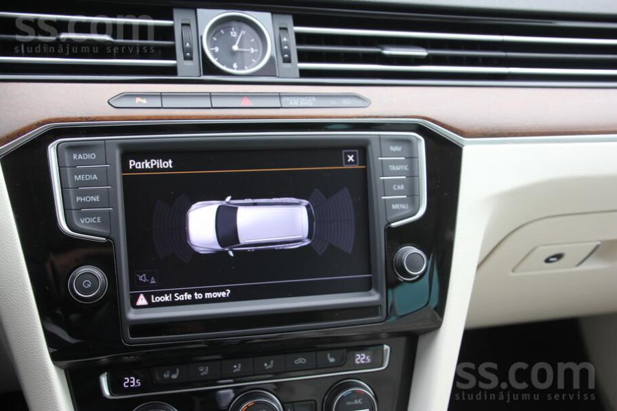 White Volkswagen Passat B8 2016 in Tukums, with an engine capacity of 2.00 L and mileage of 230 thousand km for 10500 €, photo 26 on AUTOMOTO.COM.LV