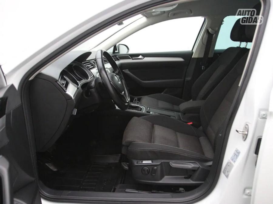 Balts Volkswagen Passat B8 2017 Viļņa, ar dzinēja tilpumu 2.00 L un nobraukumu 209 tūkst. km par 11199 €, foto 5 vietnē AUTOMOTO.COM.LV