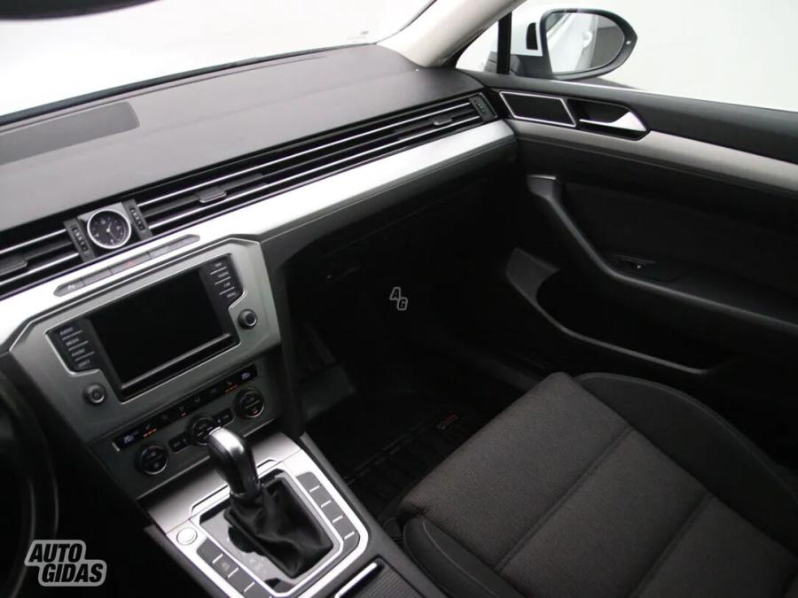 Balts Volkswagen Passat B8 2017 Viļņa, ar dzinēja tilpumu 2.00 L un nobraukumu 209 tūkst. km par 11199 €, foto 22 vietnē AUTOMOTO.COM.LV