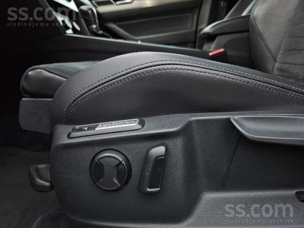 White Volkswagen Passat B8 2017 in Riga, with an engine capacity of 2.00 L and mileage of 245 thousand km for 9650 €, photo 5 on AUTOMOTO.COM.LV