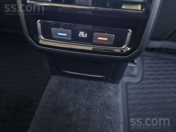 White Volkswagen Passat B8 2017 in Riga, with an engine capacity of 2.00 L and mileage of 245 thousand km for 9650 €, photo 7 on AUTOMOTO.COM.LV