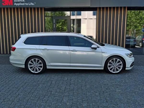 White Volkswagen Passat B8 2017 in Riga, with an engine capacity of 2.00 L and mileage of 156 thousand km for 20490 €, photo 5 on AUTOMOTO.COM.LV