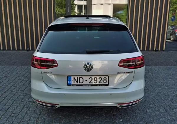 White Volkswagen Passat B8 2017 in Riga, with an engine capacity of 2.00 L and mileage of 156 thousand km for 20490 €, photo 8 on AUTOMOTO.COM.LV