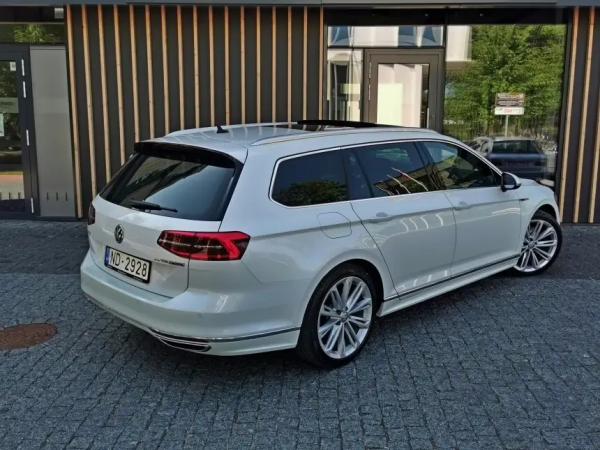 White Volkswagen Passat B8 2017 in Riga, with an engine capacity of 2.00 L and mileage of 156 thousand km for 20490 €, photo 9 on AUTOMOTO.COM.LV
