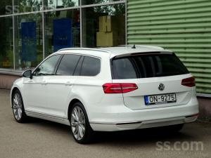 White Volkswagen Passat B8 2017 in Riga, with an engine capacity of 2.00 L and mileage of 241 thousand km for 10900 €, photo 5 on AUTOMOTO.COM.LV
