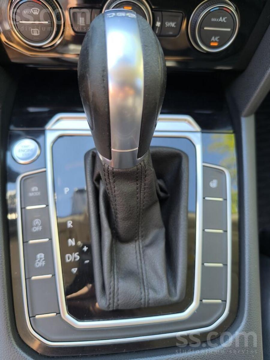 Balts Volkswagen Passat B8 2017 Rīga, ar dzinēja tilpumu 2.00 L un nobraukumu 244 tūkst. km par 12500 €, foto 15 vietnē AUTOMOTO.COM.LV