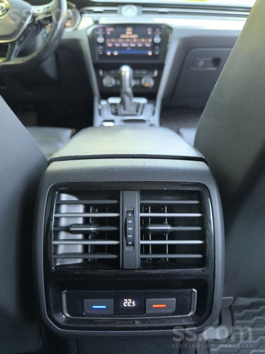 Balts Volkswagen Passat B8 2017 Rīga, ar dzinēja tilpumu 2.00 L un nobraukumu 244 tūkst. km par 12500 €, foto 24 vietnē AUTOMOTO.COM.LV