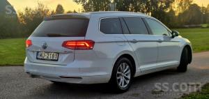 White Volkswagen Passat B8 2017 in Tukums, with an engine capacity of 1.60 L and mileage of 378 thousand km for 8999 €, photo 6 on AUTOMOTO.COM.LV