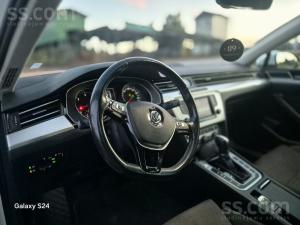 White Volkswagen Passat B8 2017 in Tukums, with an engine capacity of 1.60 L and mileage of 378 thousand km for 8999 €, photo 8 on AUTOMOTO.COM.LV