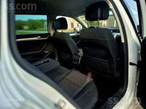 White Volkswagen Passat B8 2017 in Tukums, with an engine capacity of 1.60 L and mileage of 378 thousand km for 8999 €, photo 12 on AUTOMOTO.COM.LV