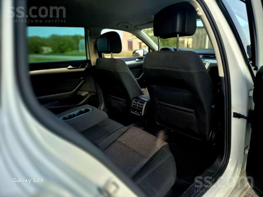 White Volkswagen Passat B8 2017 in Tukums, with an engine capacity of 1.60 L and mileage of 378 thousand km for 8999 €, photo 12 on AUTOMOTO.COM.LV