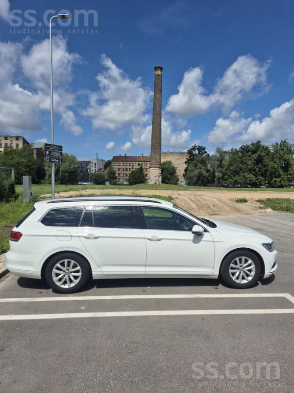 White Volkswagen Passat B8 2018 in Riga, with an engine capacity of 2.00 L and mileage of 344 thousand km for 9000 €, photo 5 on AUTOMOTO.COM.LV