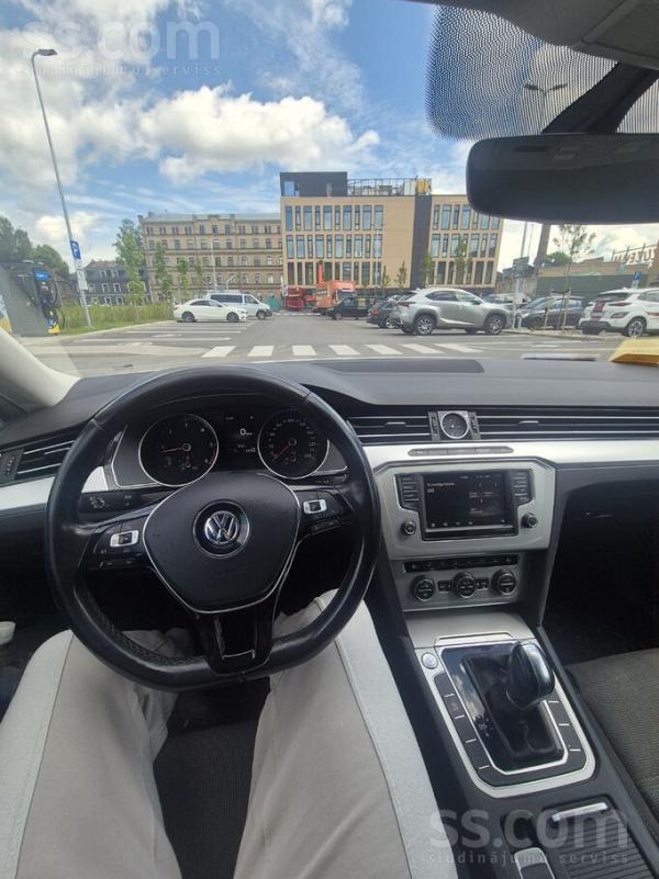 White Volkswagen Passat B8 2018 in Riga, with an engine capacity of 2.00 L and mileage of 344 thousand km for 9000 €, photo 6 on AUTOMOTO.COM.LV