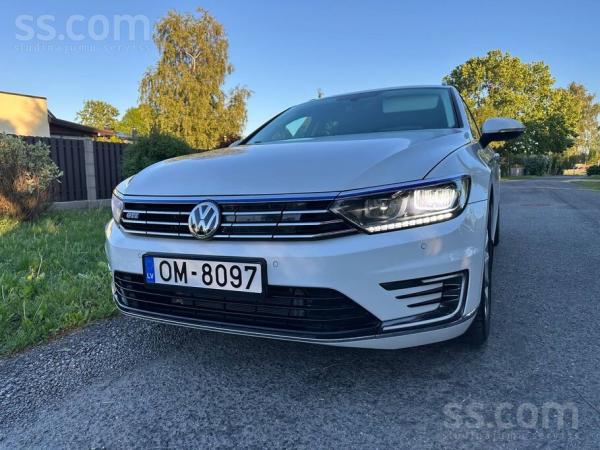 White Volkswagen Passat B8 2018 in Riga, with an engine capacity of 1.40 L and mileage of 194 thousand km for 11300 €, photo 6 on AUTOMOTO.COM.LV