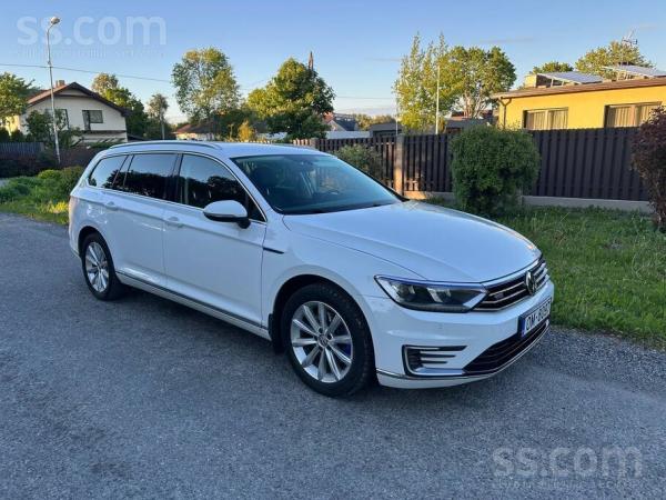White Volkswagen Passat B8 2018 in Riga, with an engine capacity of 1.40 L and mileage of 194 thousand km for 11300 €, photo 11 on AUTOMOTO.COM.LV