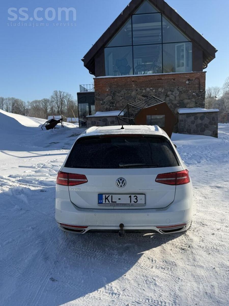 White Volkswagen Passat B8 2019 in Rezekne, with an engine capacity of 2.00 L and mileage of 230 thousand km for 14500 €, photo 4 on AUTOMOTO.COM.LV