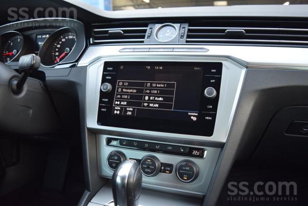White Volkswagen Passat B8 2019 in Riga, with an engine capacity of 2.00 L and mileage of 182 thousand km for 13900 €, photo 6 on AUTOMOTO.COM.LV