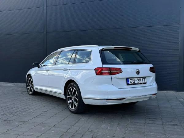 White Volkswagen Passat B8 2019 in Riga, with an engine capacity of 2.00 L and mileage of 178 thousand km for 16300 €, photo 6 on AUTOMOTO.COM.LV