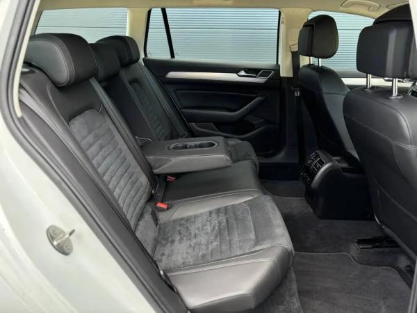 White Volkswagen Passat B8 2019 in Riga, with an engine capacity of 2.00 L and mileage of 178 thousand km for 16300 €, photo 9 on AUTOMOTO.COM.LV