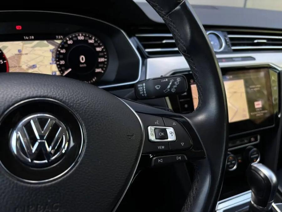 Balts Volkswagen Passat B8 2019 Rīga, ar dzinēja tilpumu 2.00 L un nobraukumu 178 tūkst. km par 16300 €, foto 15 vietnē AUTOMOTO.COM.LV