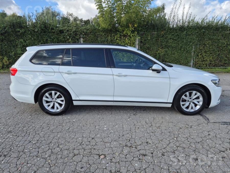 White Volkswagen Passat B8 2019 in Jelgava, with an engine capacity of 1.60 L and mileage of 101 thousand km for 15900 €, photo 3 on AUTOMOTO.COM.LV