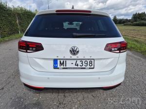 White Volkswagen Passat B8 2019 in Jelgava, with an engine capacity of 1.60 L and mileage of 101 thousand km for 15900 €, photo 5 on AUTOMOTO.COM.LV