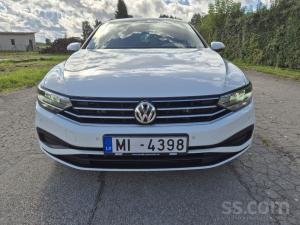 White Volkswagen Passat B8 2019 in Jelgava, with an engine capacity of 1.60 L and mileage of 101 thousand km for 15900 €, photo 9 on AUTOMOTO.COM.LV