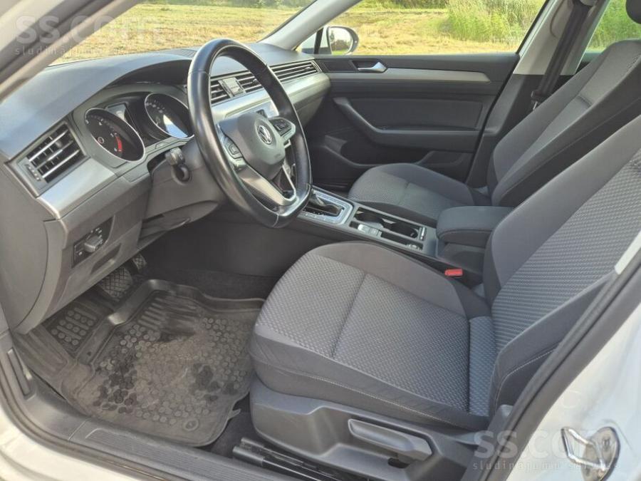 White Volkswagen Passat B8 2019 in Jelgava, with an engine capacity of 1.60 L and mileage of 101 thousand km for 15900 €, photo 10 on AUTOMOTO.COM.LV