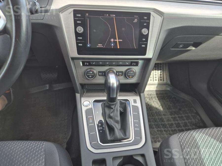 White Volkswagen Passat B8 2019 in Jelgava, with an engine capacity of 1.60 L and mileage of 101 thousand km for 15900 €, photo 16 on AUTOMOTO.COM.LV