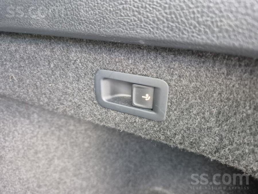 White Volkswagen Passat B8 2019 in Jelgava, with an engine capacity of 1.60 L and mileage of 101 thousand km for 15900 €, photo 24 on AUTOMOTO.COM.LV