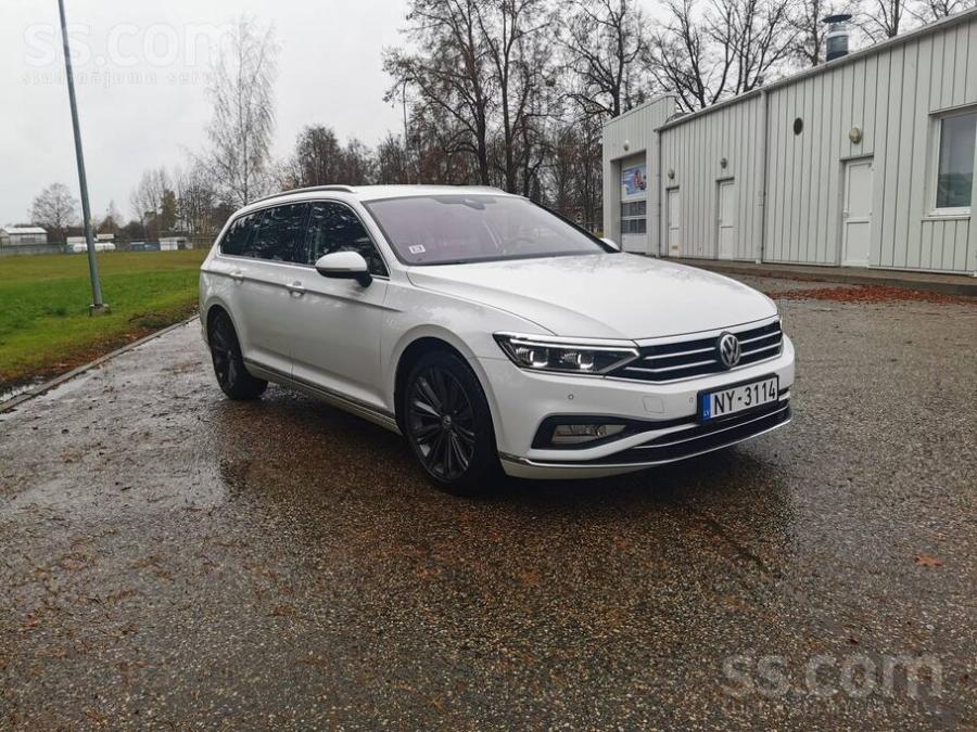 White Volkswagen Passat B8 2020 in Jekabpils, with an engine capacity of 2.00 L and mileage of 249 thousand km for 17900 €, photo 3 on AUTOMOTO.COM.LV