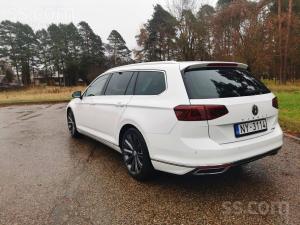 White Volkswagen Passat B8 2020 in Jekabpils, with an engine capacity of 2.00 L and mileage of 249 thousand km for 17900 €, photo 5 on AUTOMOTO.COM.LV