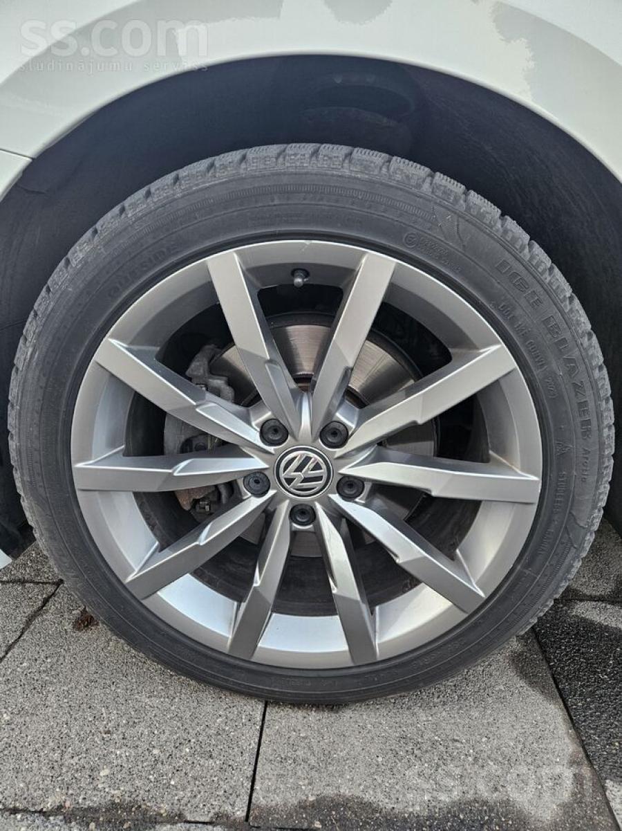 White Volkswagen Passat B8 2020 in Ventspils, with an engine capacity of 2.00 L and mileage of 169 thousand km for 21000 €, photo 19 on AUTOMOTO.COM.LV
