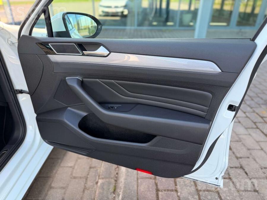 White Volkswagen Passat B8 2020 in Cesis, with an engine capacity of 1.40 L and mileage of 128 thousand km for 17500 €, photo 21 on AUTOMOTO.COM.LV